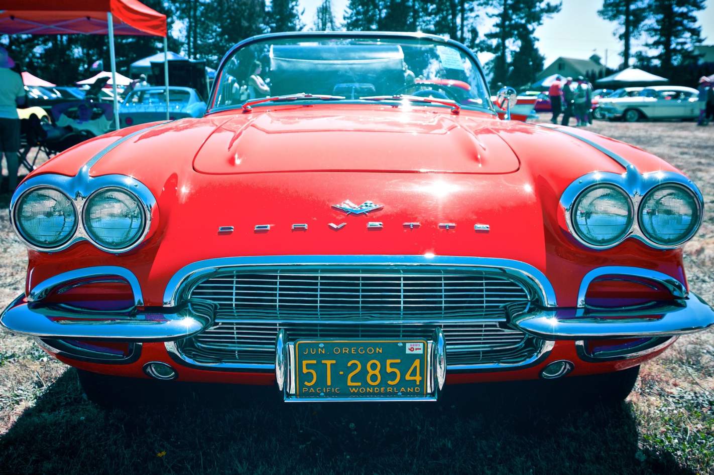 Solve Vintage Corvette jigsaw puzzle online with 35 pieces