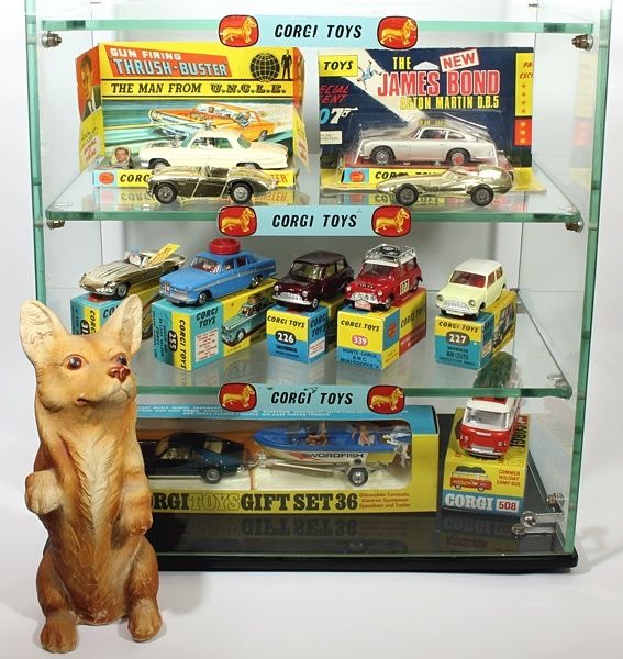 Solve CORGI TOYS DISPLAY CABINET jigsaw puzzle online with 25 pieces