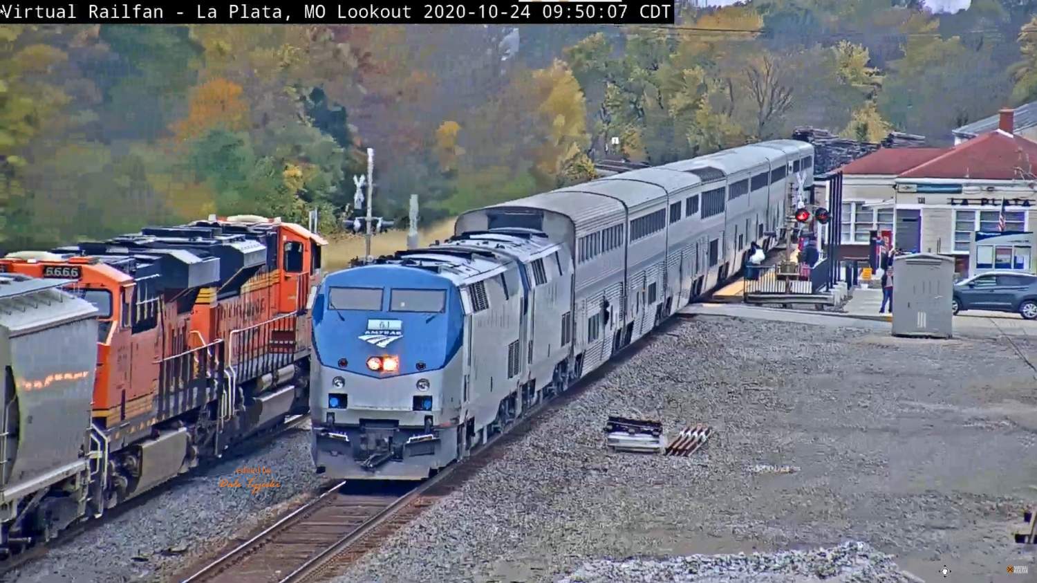 Solve LaP Amtrak #4 & BNSF jigsaw puzzle online with 45 pieces