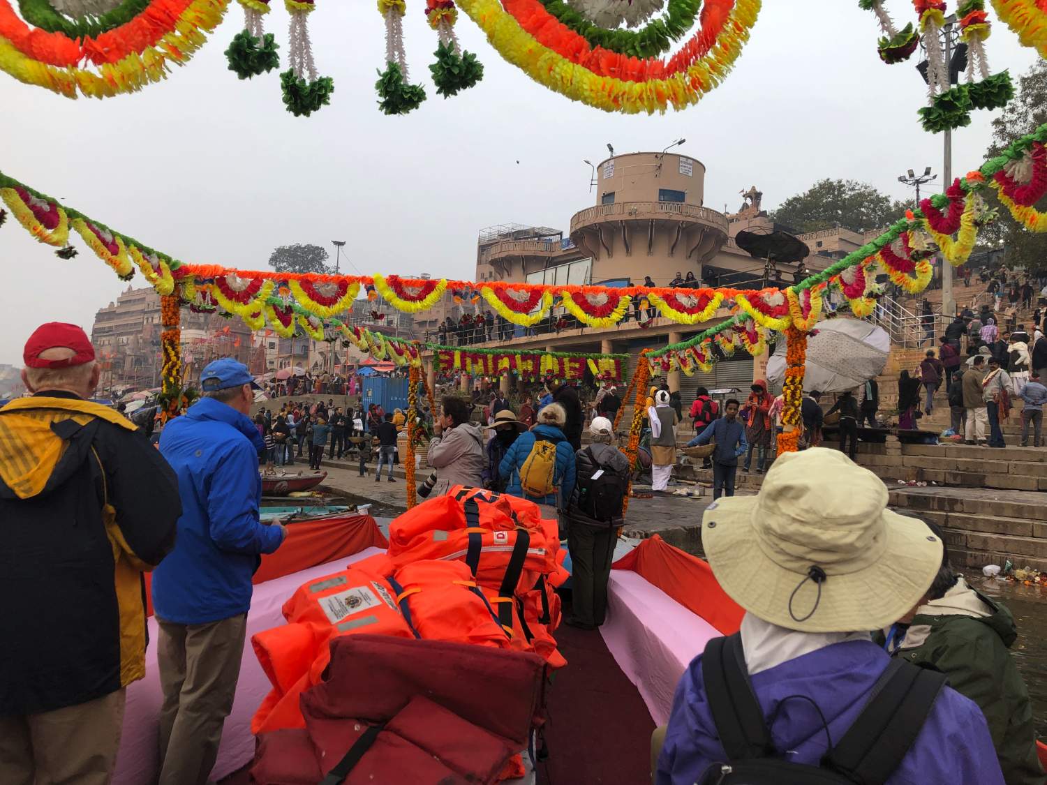 Solve Varanasi jigsaw puzzle online with 48 pieces