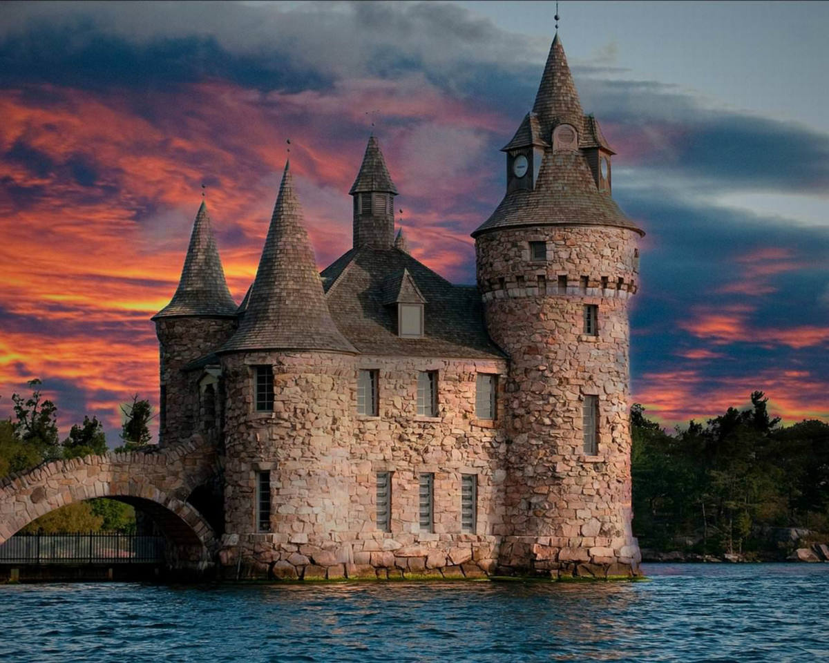 Solve Castle jigsaw puzzle online with 120 pieces