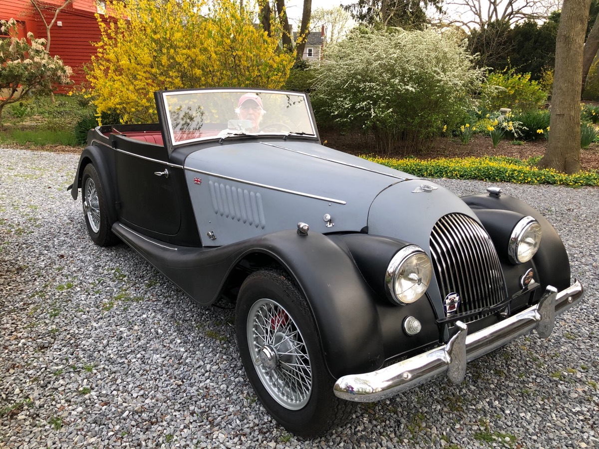 Solve Morgan Plus 4 Drophead coupe! jigsaw puzzle online with 88 pieces