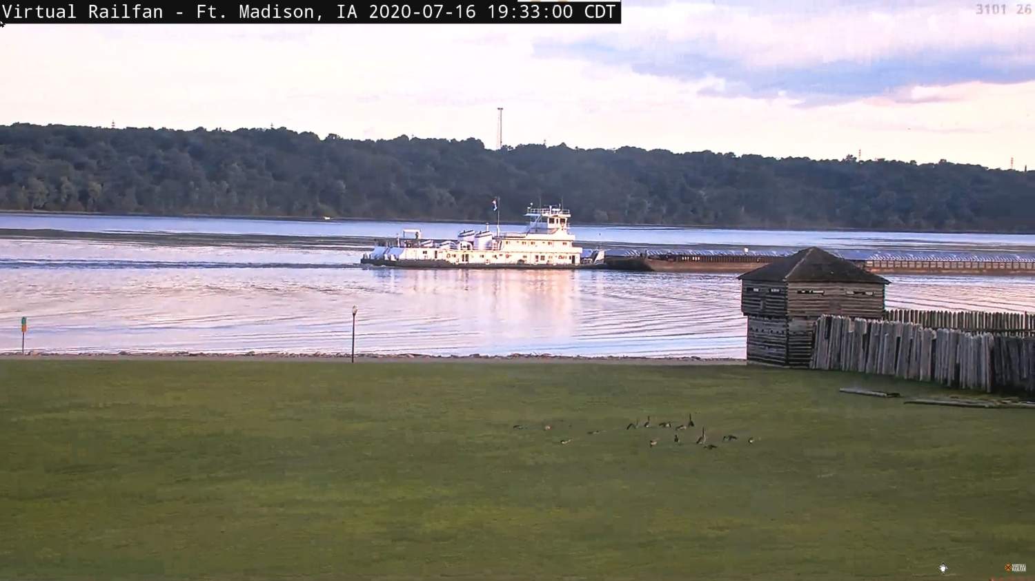 Solve Ft Madison Barge, Fort, Geese jigsaw puzzle online with 45 pieces