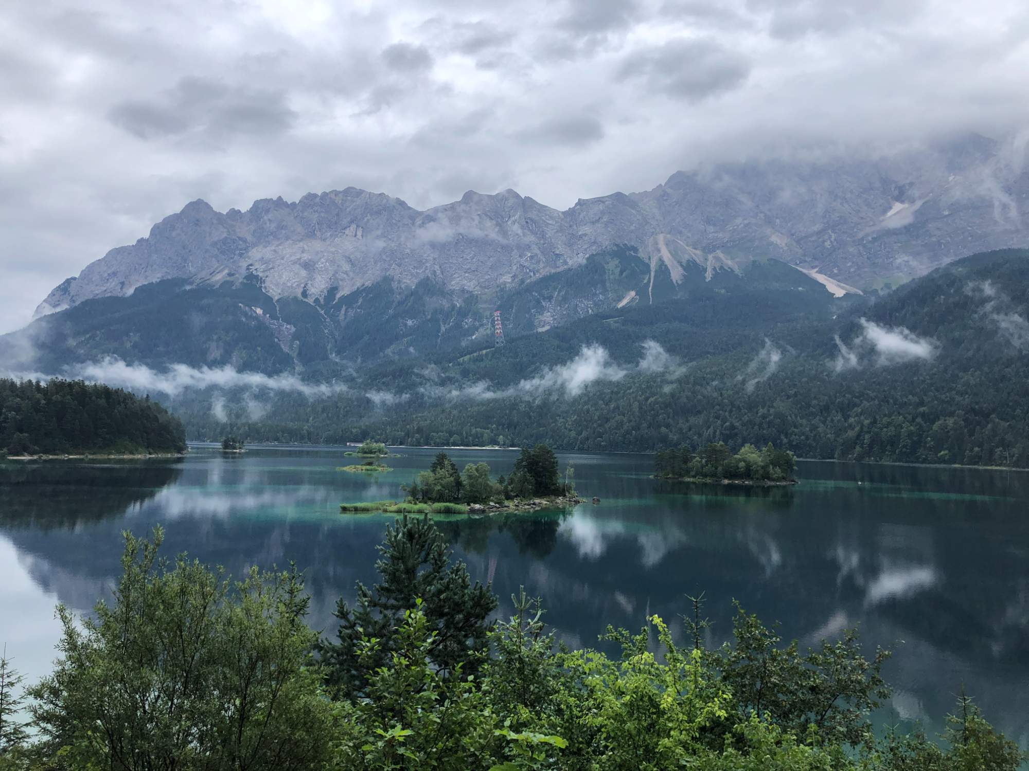 Solve Eibsee in Bavaria jigsaw puzzle online with 300 pieces