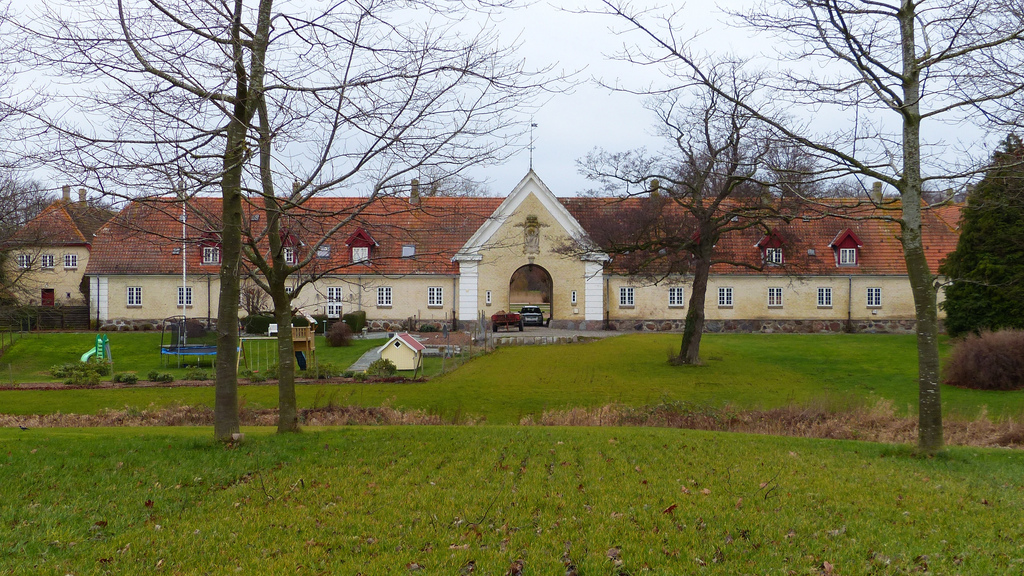 Solve Marienborg Manor, Denmark jigsaw puzzle online with 91 pieces