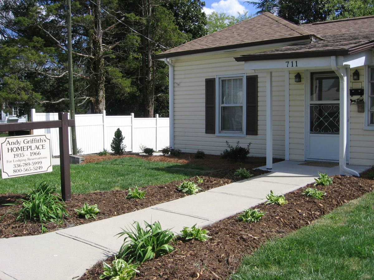 Solve Mayberry &WV 018 jigsaw puzzle online with 88 pieces