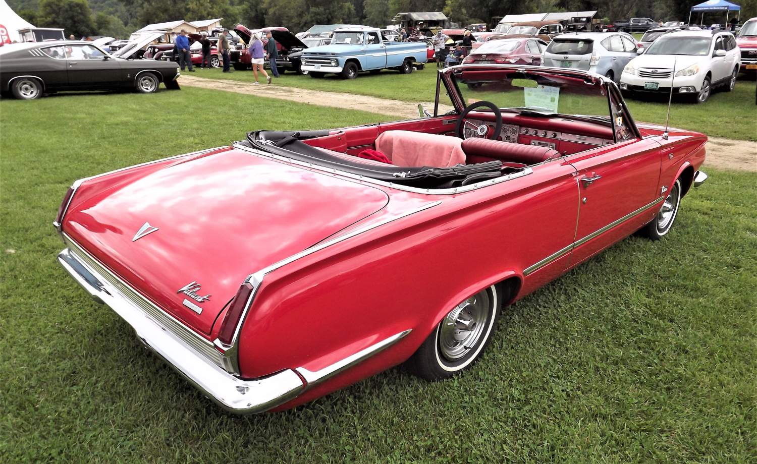 Solve 1964 Plymouth Valiant jigsaw puzzle online with 60 pieces