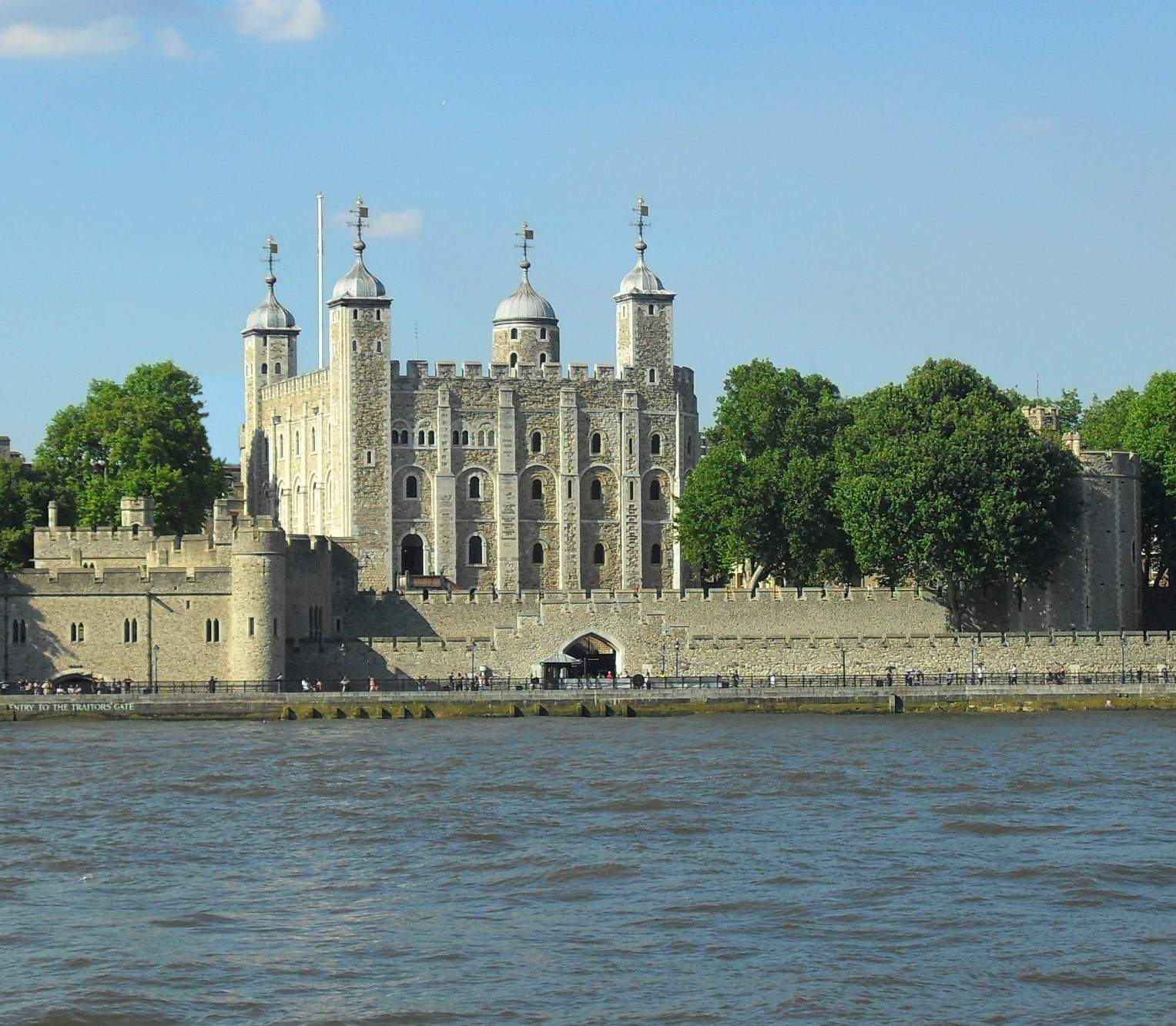 Solve The Tower of London jigsaw puzzle online with 143 pieces