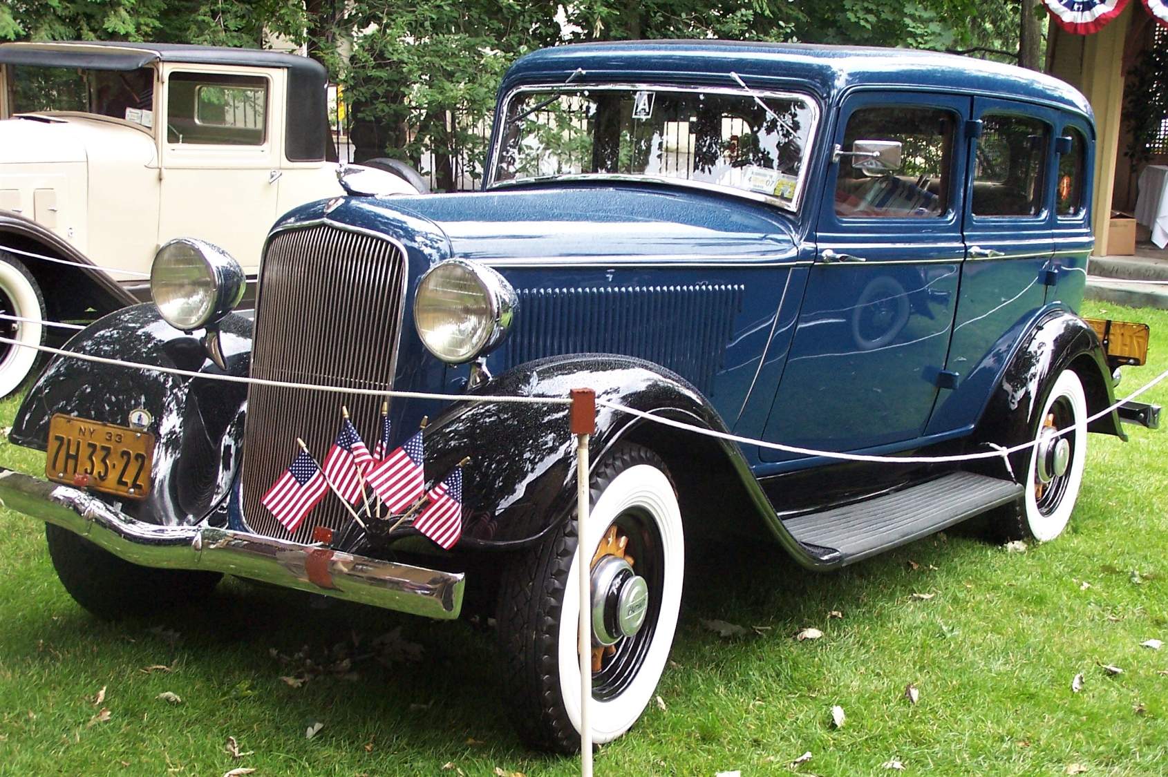 Solve 1933 Plymouth - jigsaw puzzle online with 126 pieces