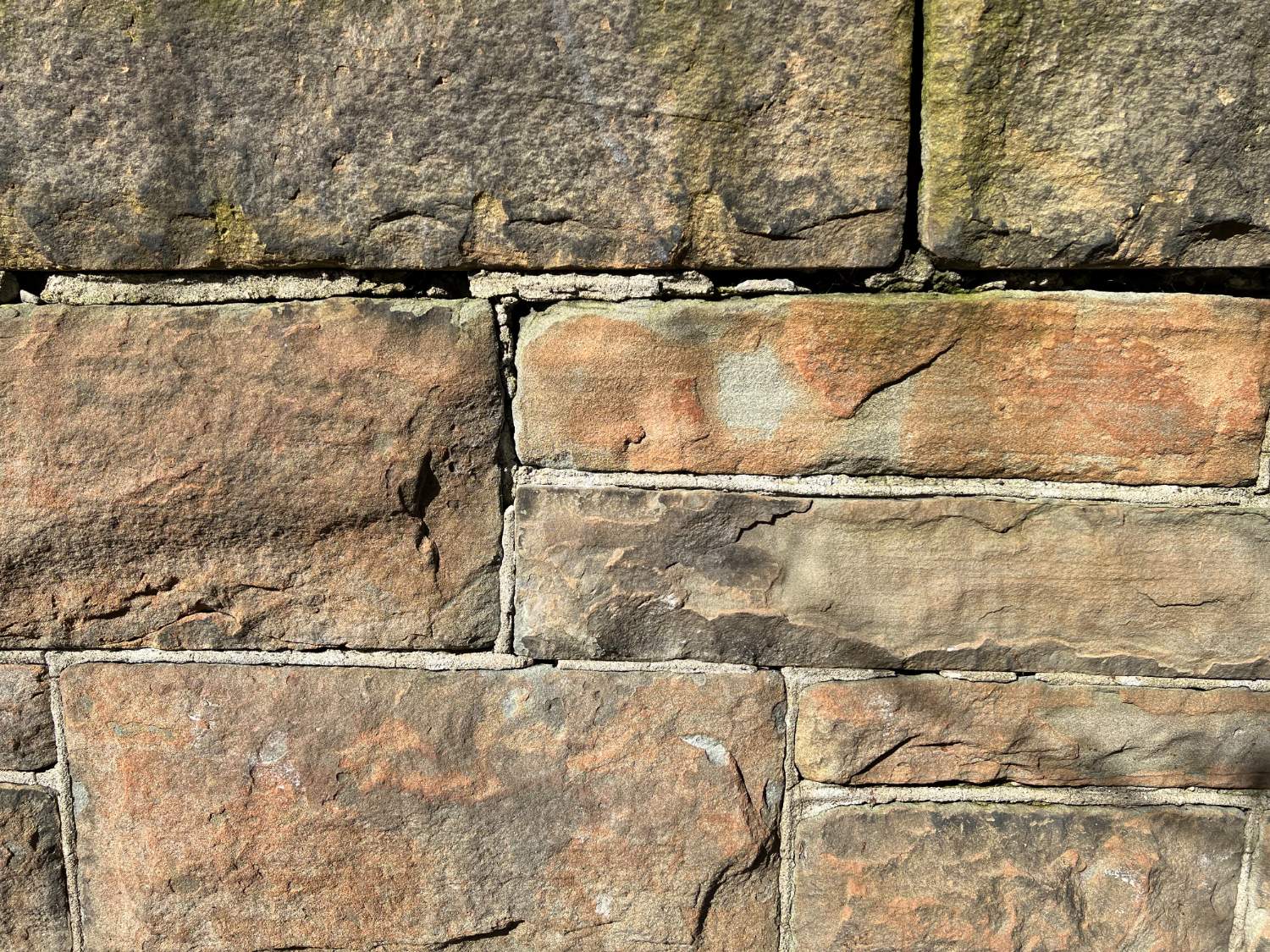 Solve stone wall jigsaw puzzle online with 88 pieces