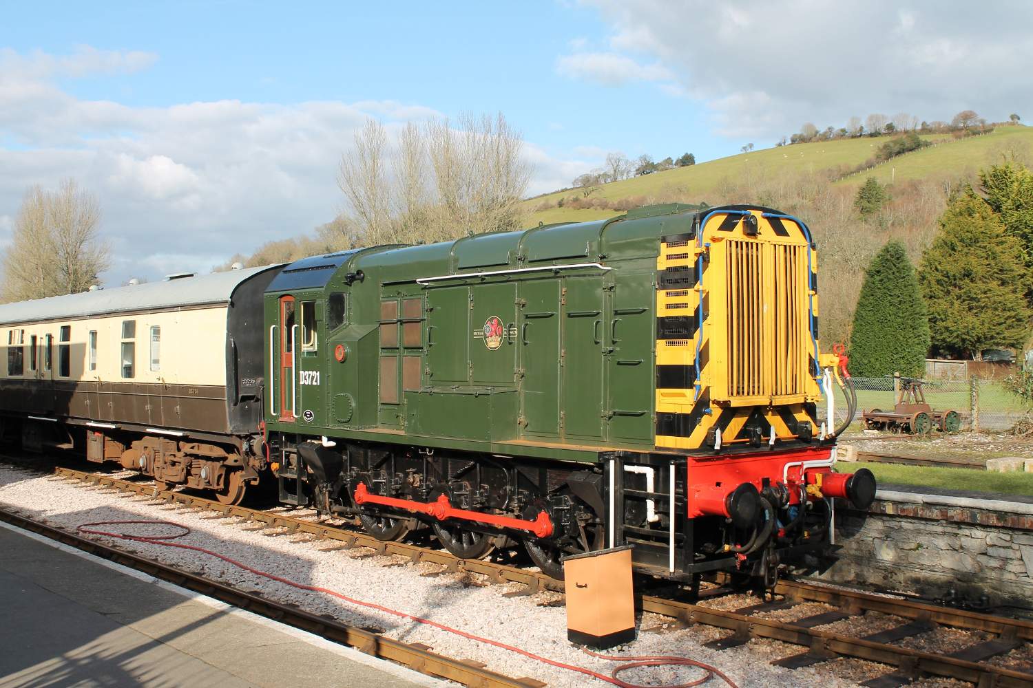 Solve BR Class 09 0-6-0 D3721 at Buckfastliegh. jigsaw puzzle online ...