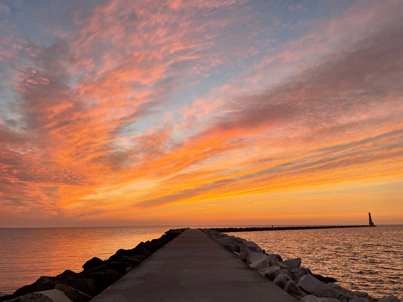 Solve Sunset #4 Muskegon pier Lake Michigan jigsaw puzzle online with ...