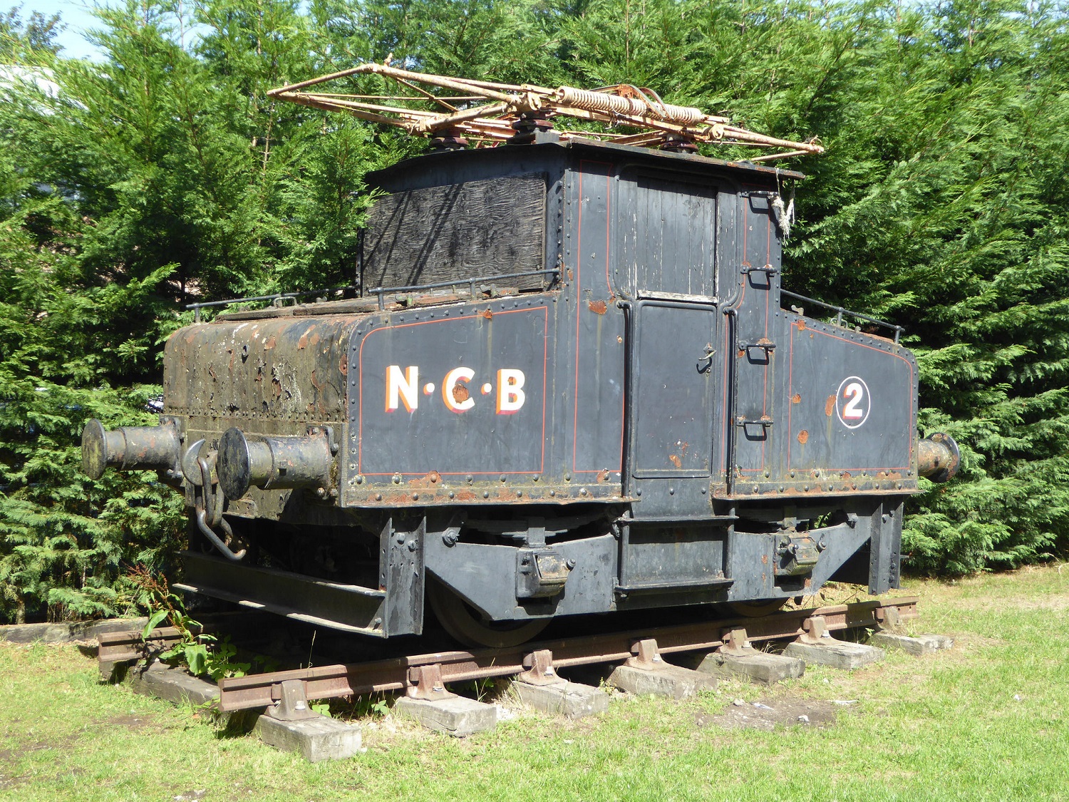 Solve NCB Electric Shunting Engine-02 jigsaw puzzle online with 300 pieces