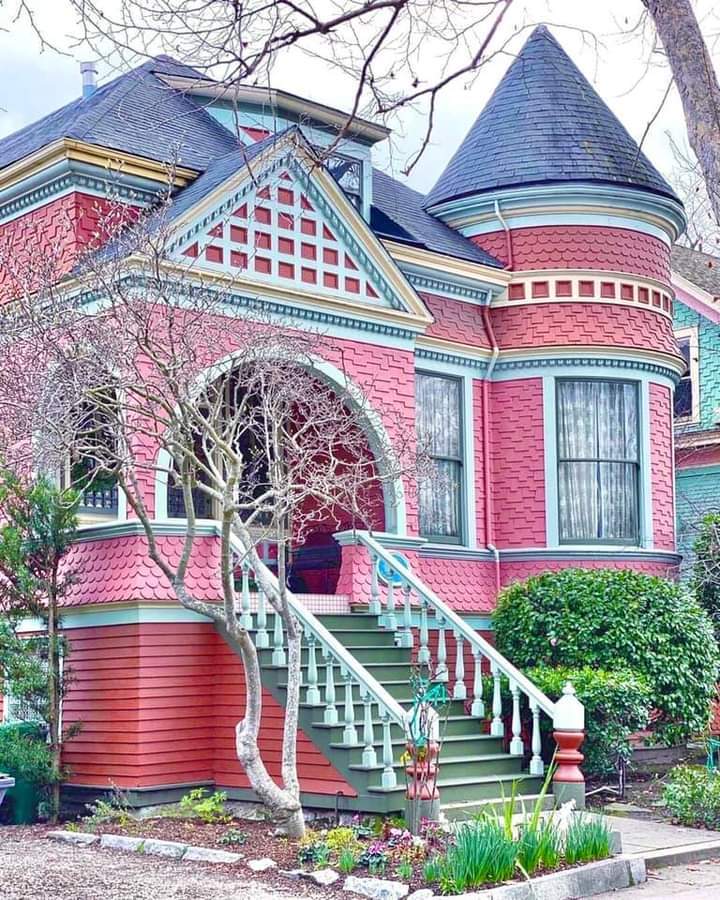 Solve Pretty in pink jigsaw puzzle online with 42 pieces