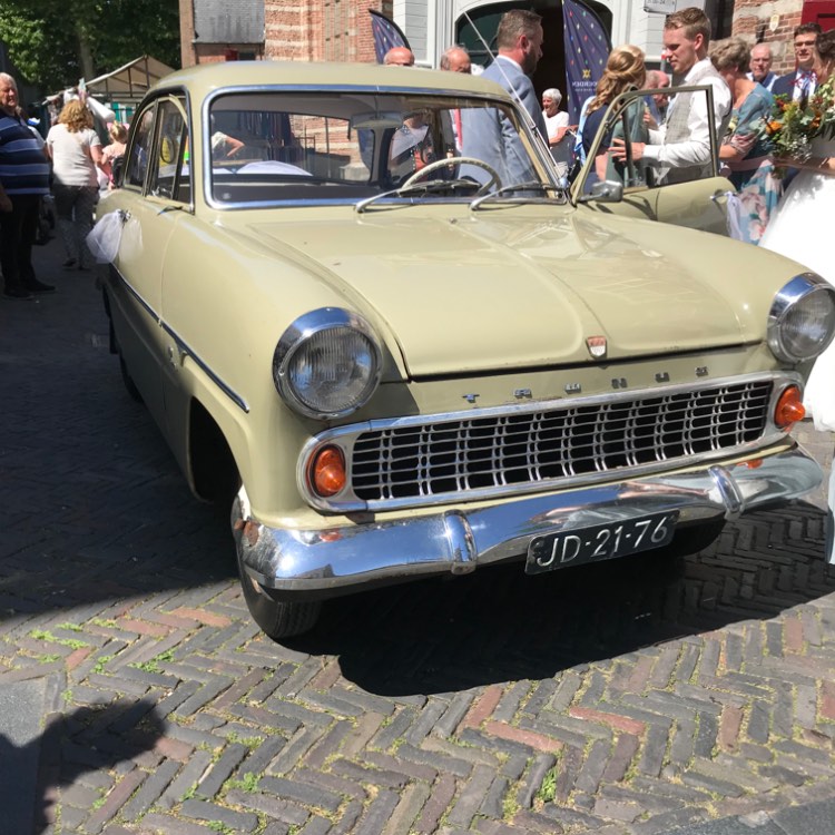 Solve 1555 Nice Old Car Woerden Netherlands jigsaw puzzle online with 9 ...