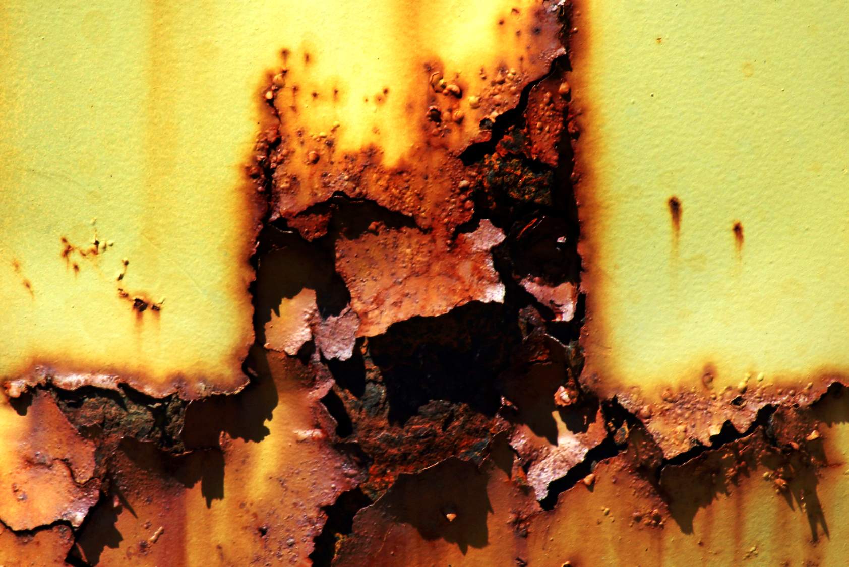 Solve The Rust Monster jigsaw puzzle online with 126 pieces