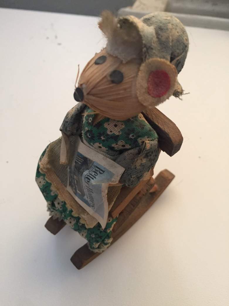 Solve Mouse in a rocking chair for firstdawn jigsaw puzzle online with ...