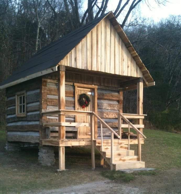 Solve cabin jigsaw puzzle online with 90 pieces
