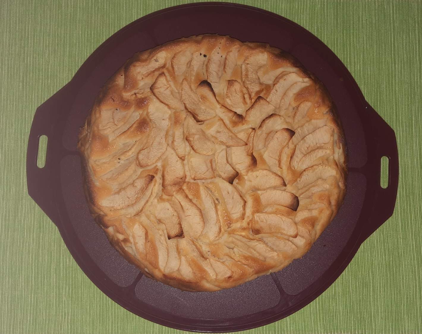 Solve Smilla's first apple pie jigsaw puzzle online with 99 pieces