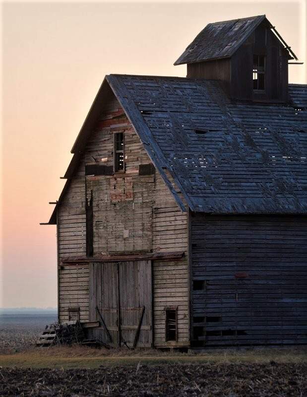Solve See through barn roof jigsaw puzzle online with 108 pieces