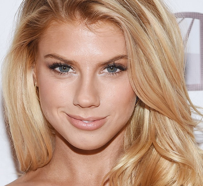 Solve Smirk jigsaw puzzle online with 110 pieces