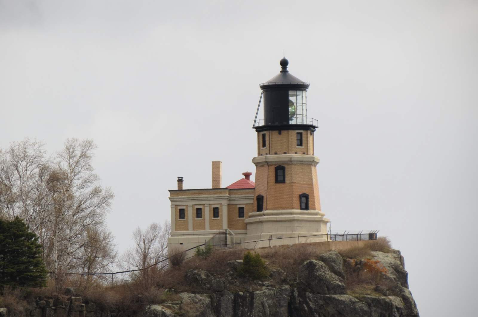 Solve Split Rock Lighthouse jigsaw puzzle online with 117 pieces