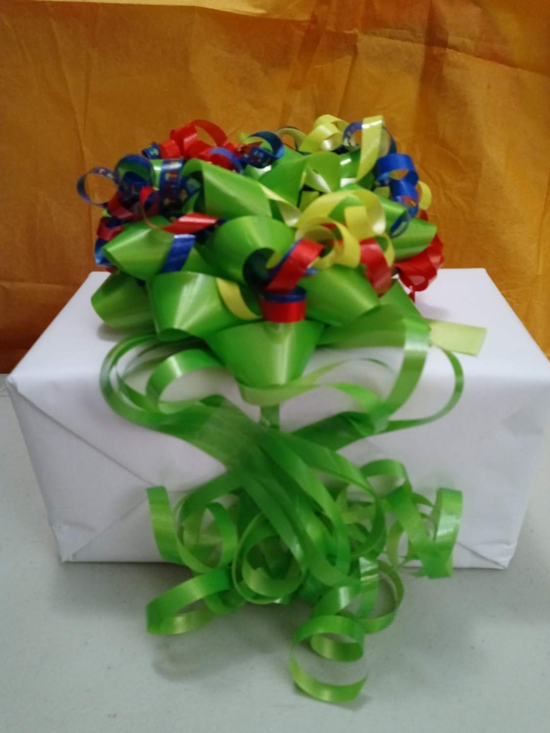 Solve Gift Wrap...spontaneous creation jigsaw puzzle online with 192 pieces