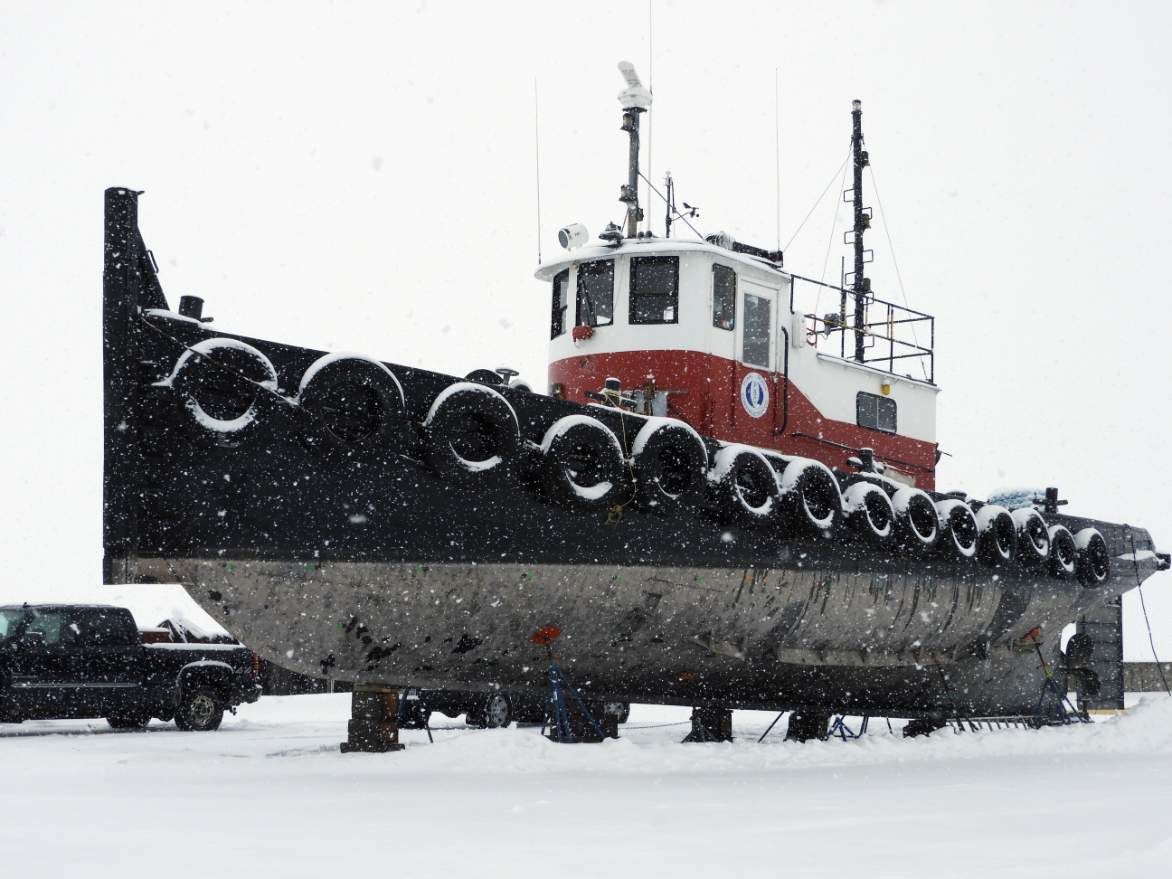 Solve Large tugboat jigsaw puzzle online with 20 pieces