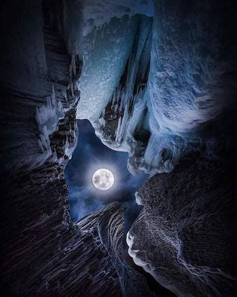 Solve AMAZING !!! jigsaw puzzle online with 30 pieces