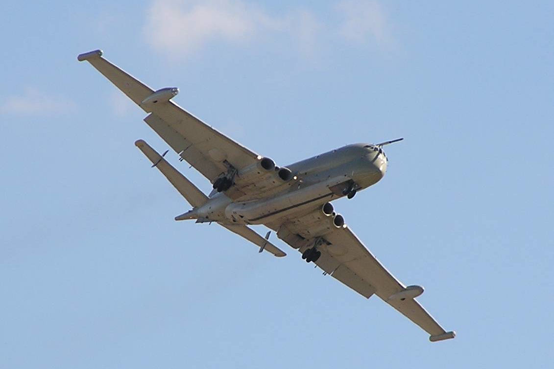 Solve Hawker Siddeley Nimrod MR2 XV244 jigsaw puzzle online with 126 pieces