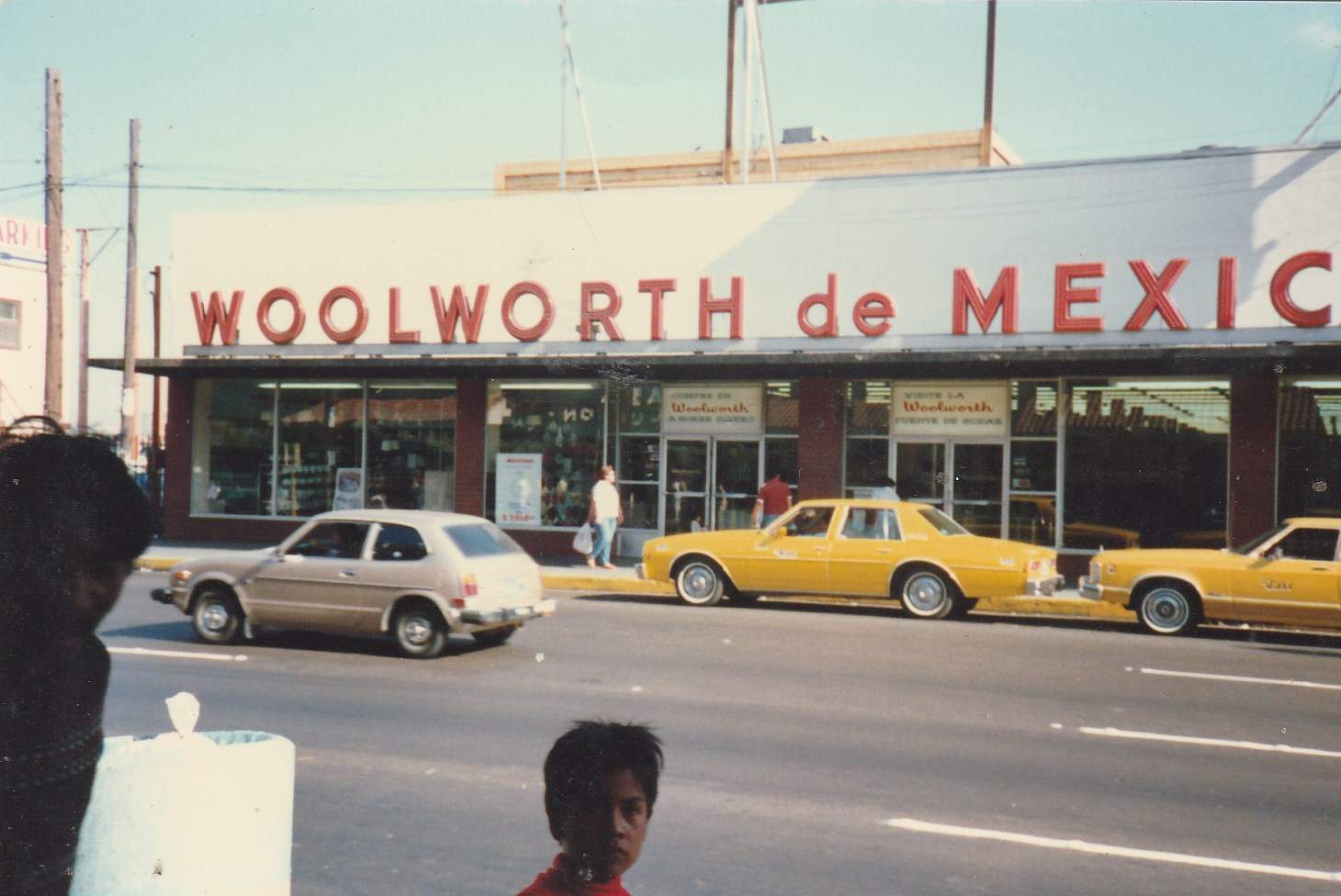 Solve Familiar Places: Woolworth de Mexico jigsaw puzzle online with ...