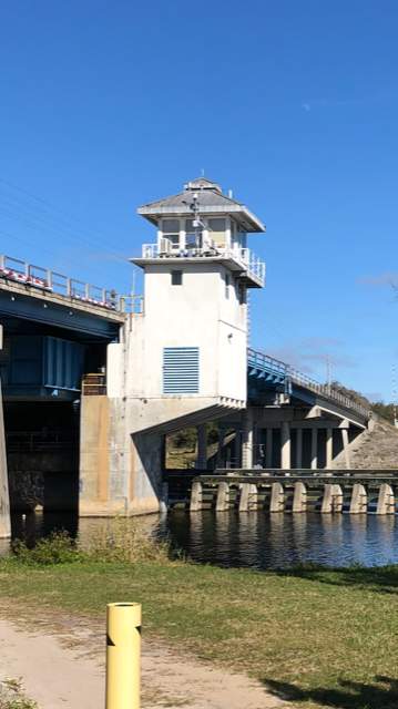 Solve Drawbridge Tender jigsaw puzzle online with 45 pieces