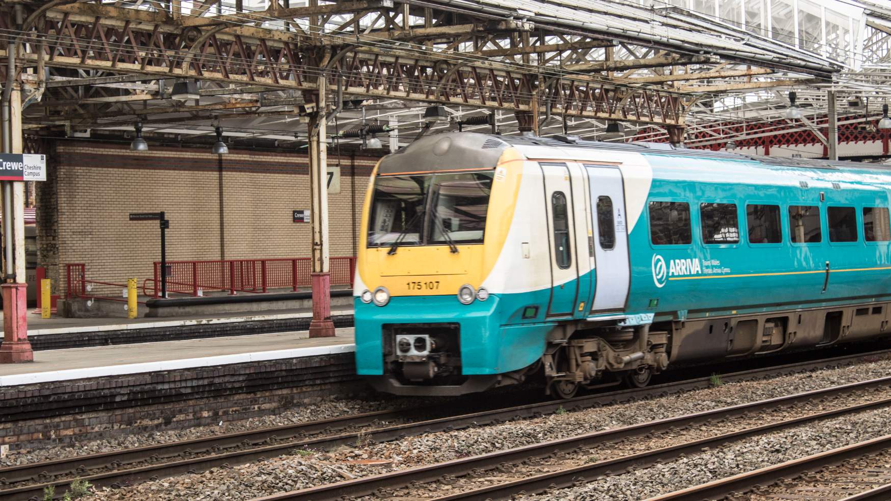 Solve Crewe 07-08-2017 BR Class 175 Coradia 175 107arriving on platform ...