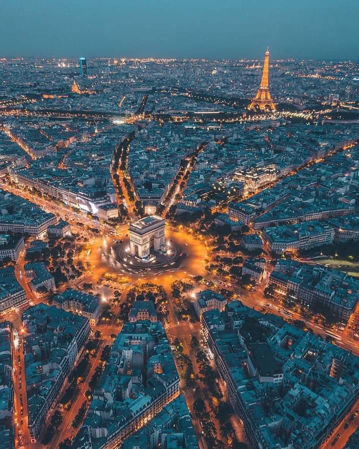 Solve Paris from above. All roads lead to ... jigsaw puzzle online with ...