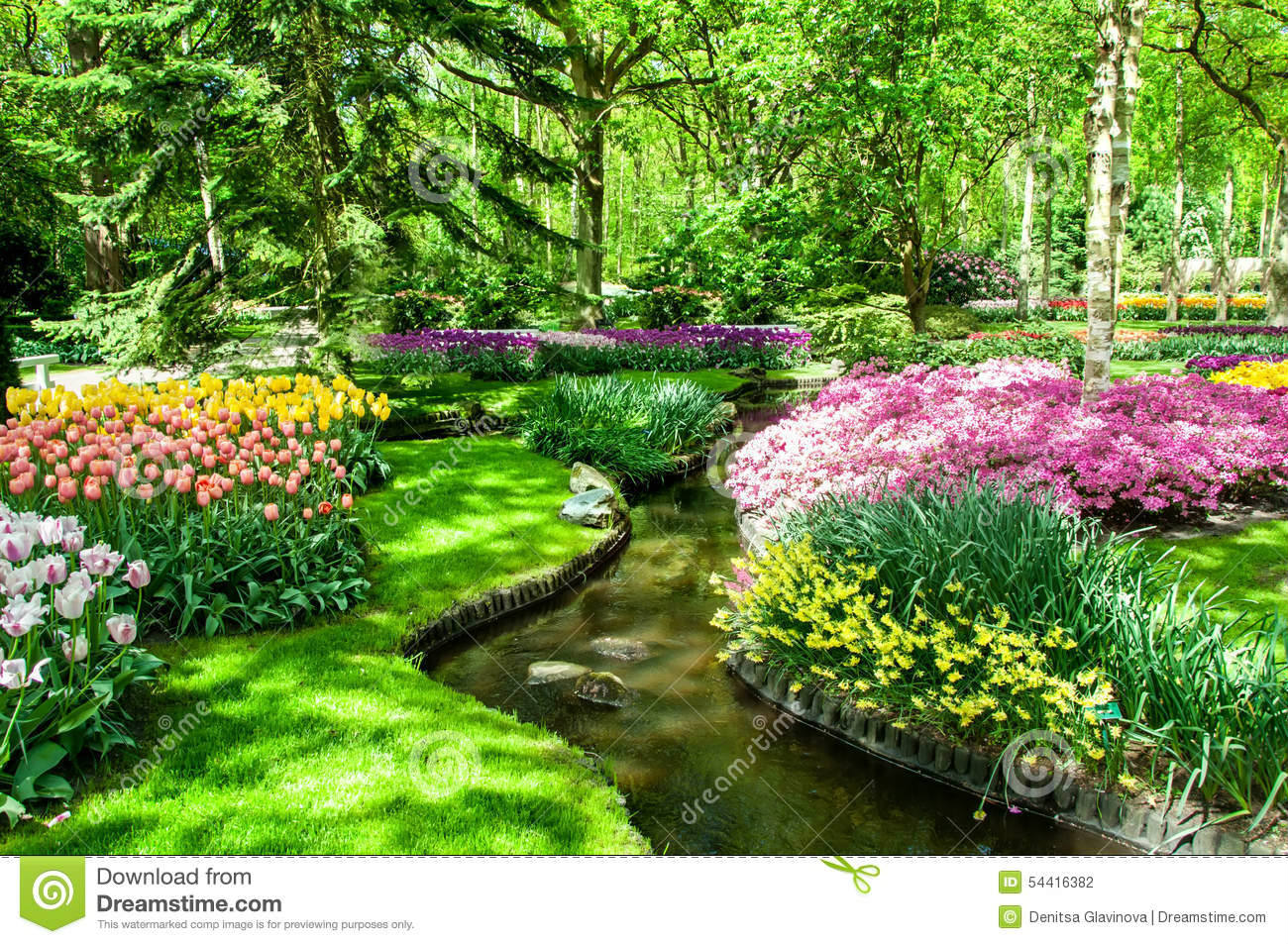 Solve spring flowers jigsaw puzzle online with 300 pieces