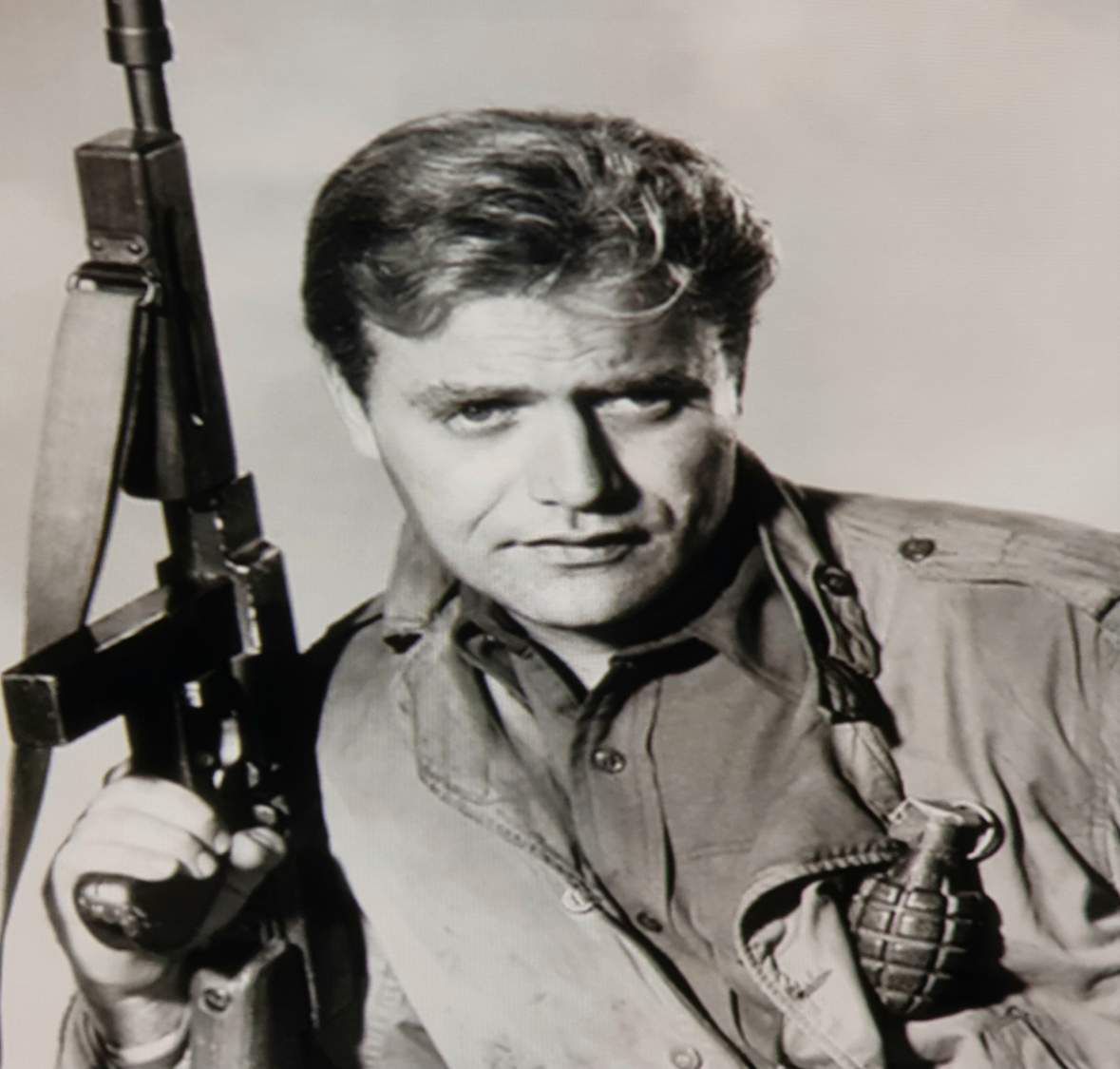 Solve VIC MORROW AS SARGENT SAUNDERS jigsaw puzzle online with 36 pieces
