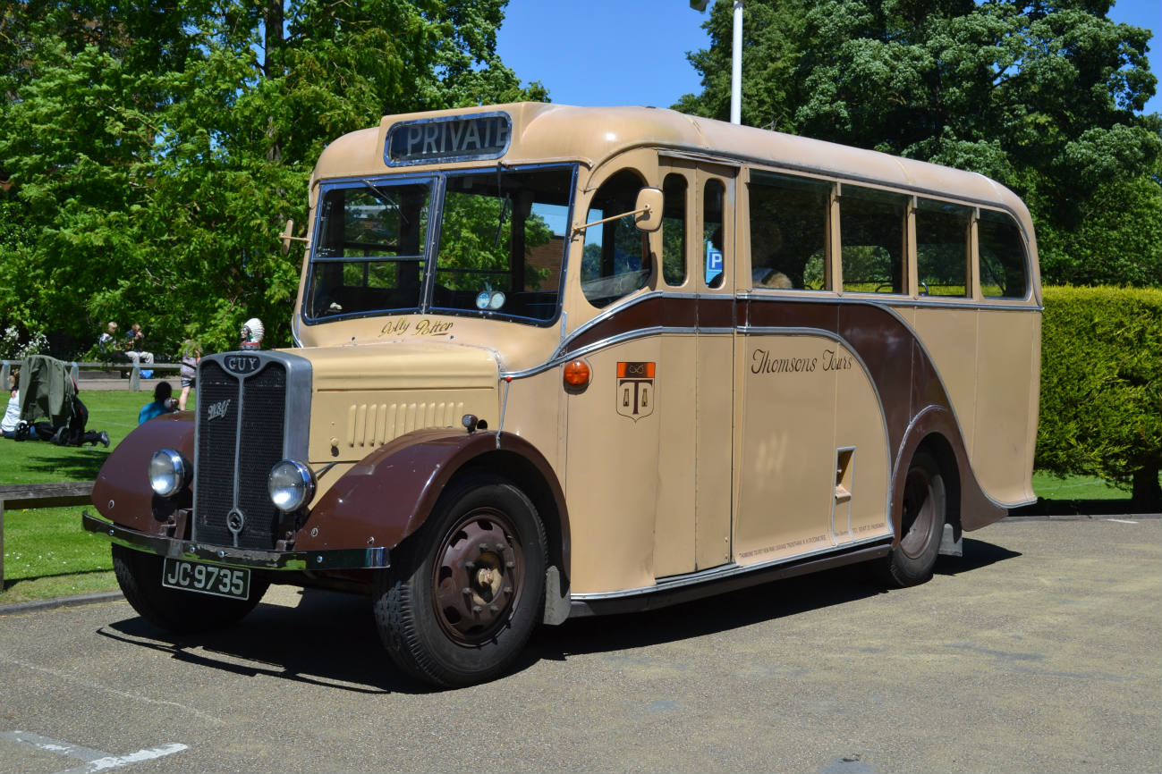 Solve 1949 Guy Wolf coach jigsaw puzzle online with 117 pieces