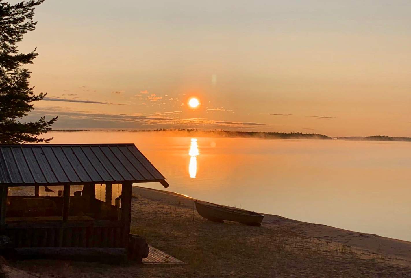 Solve Land of the Midnight Sun jigsaw puzzle online with 35 pieces