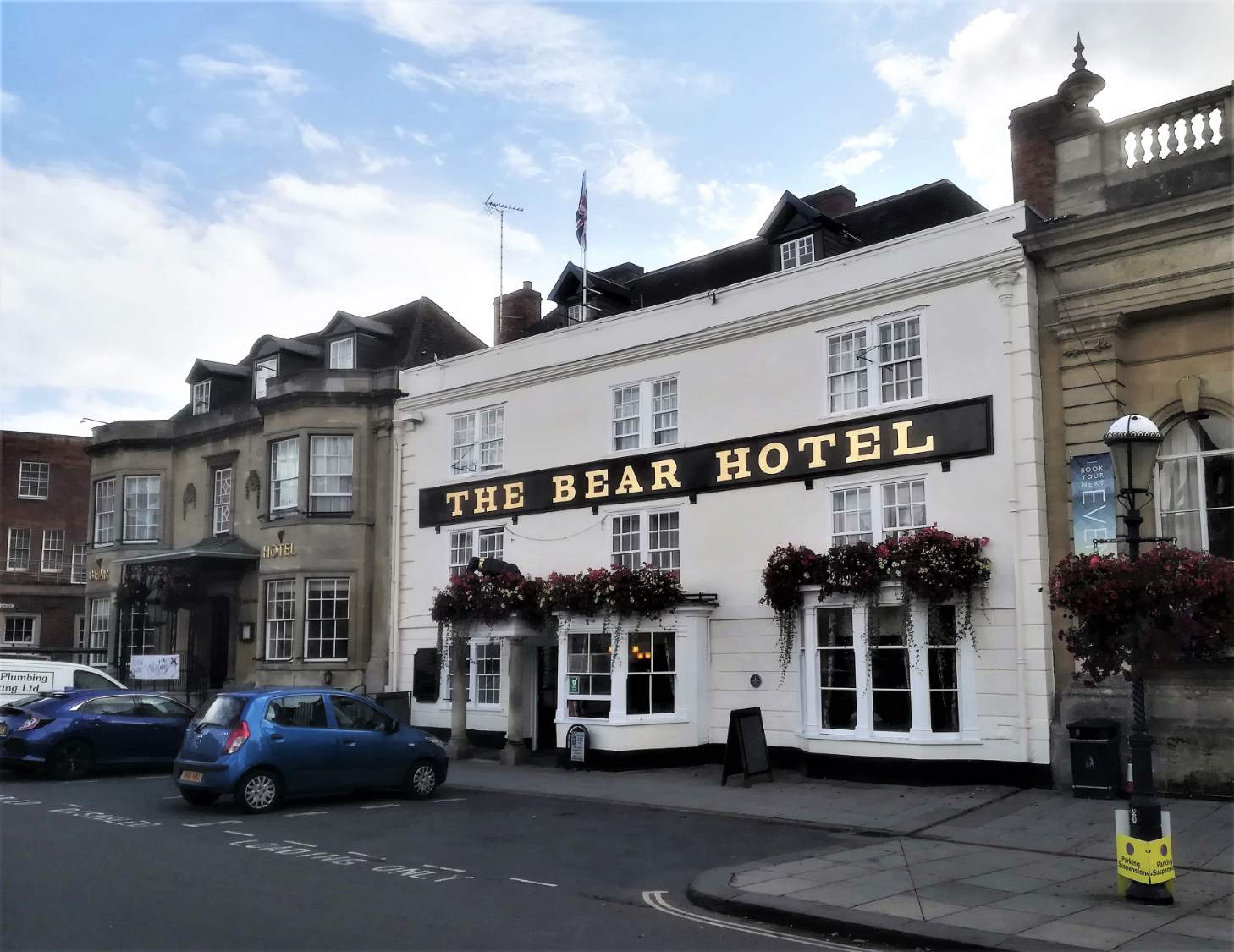 Solve The Bear Hotel Devizes UK jigsaw puzzle online with 63 pieces