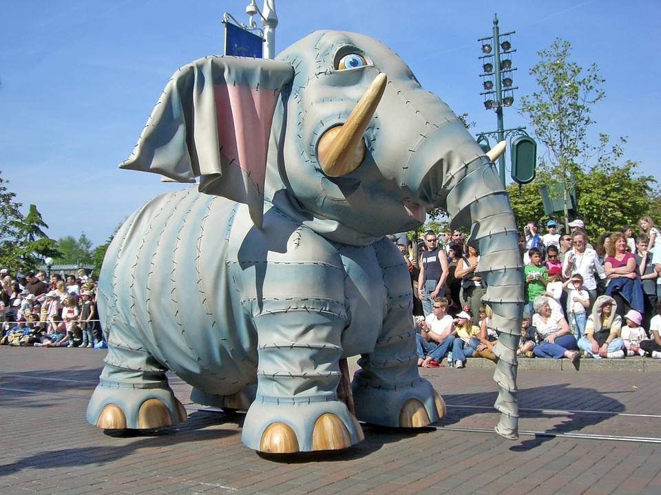 Solve elephant jigsaw puzzle online with 208 pieces