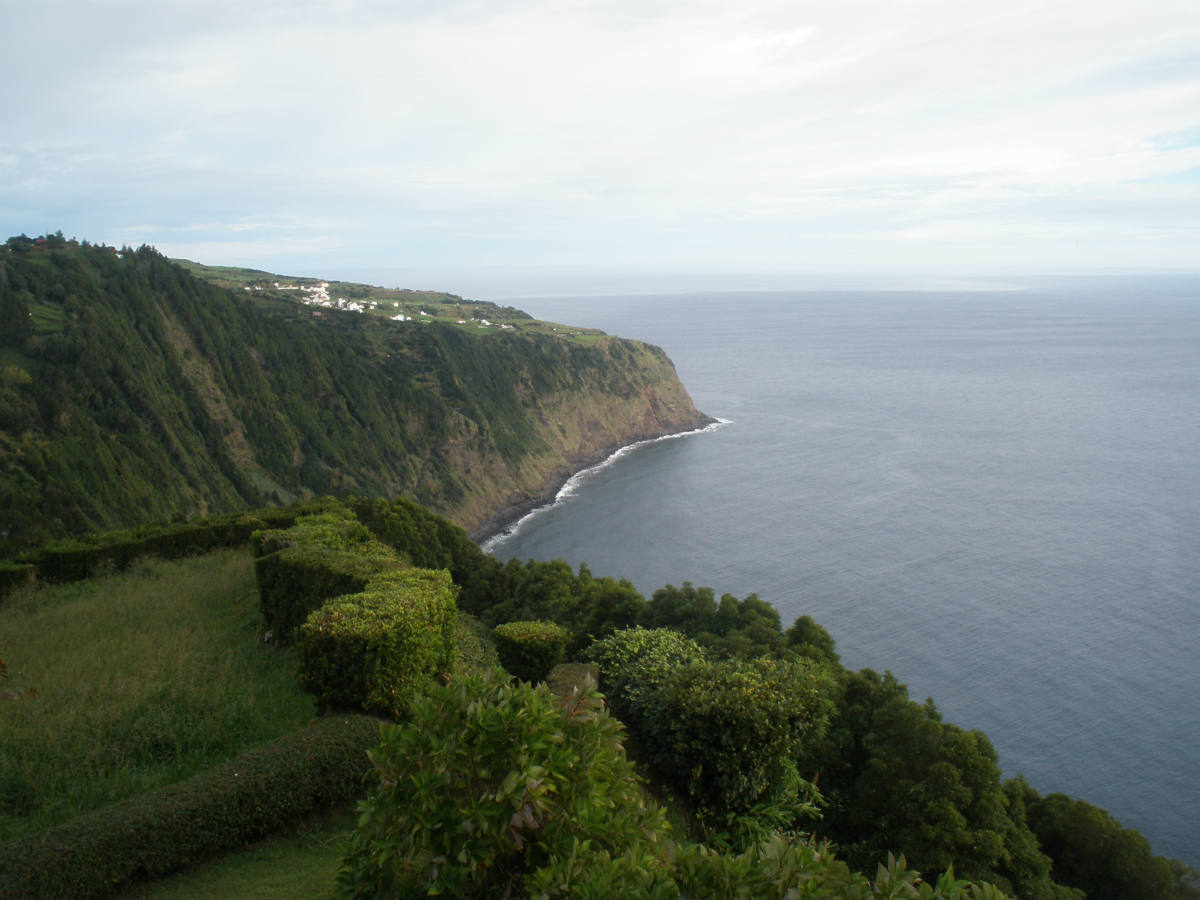 Solve Azores-S.Michael Isl.-North Coast jigsaw puzzle online with 63 pieces