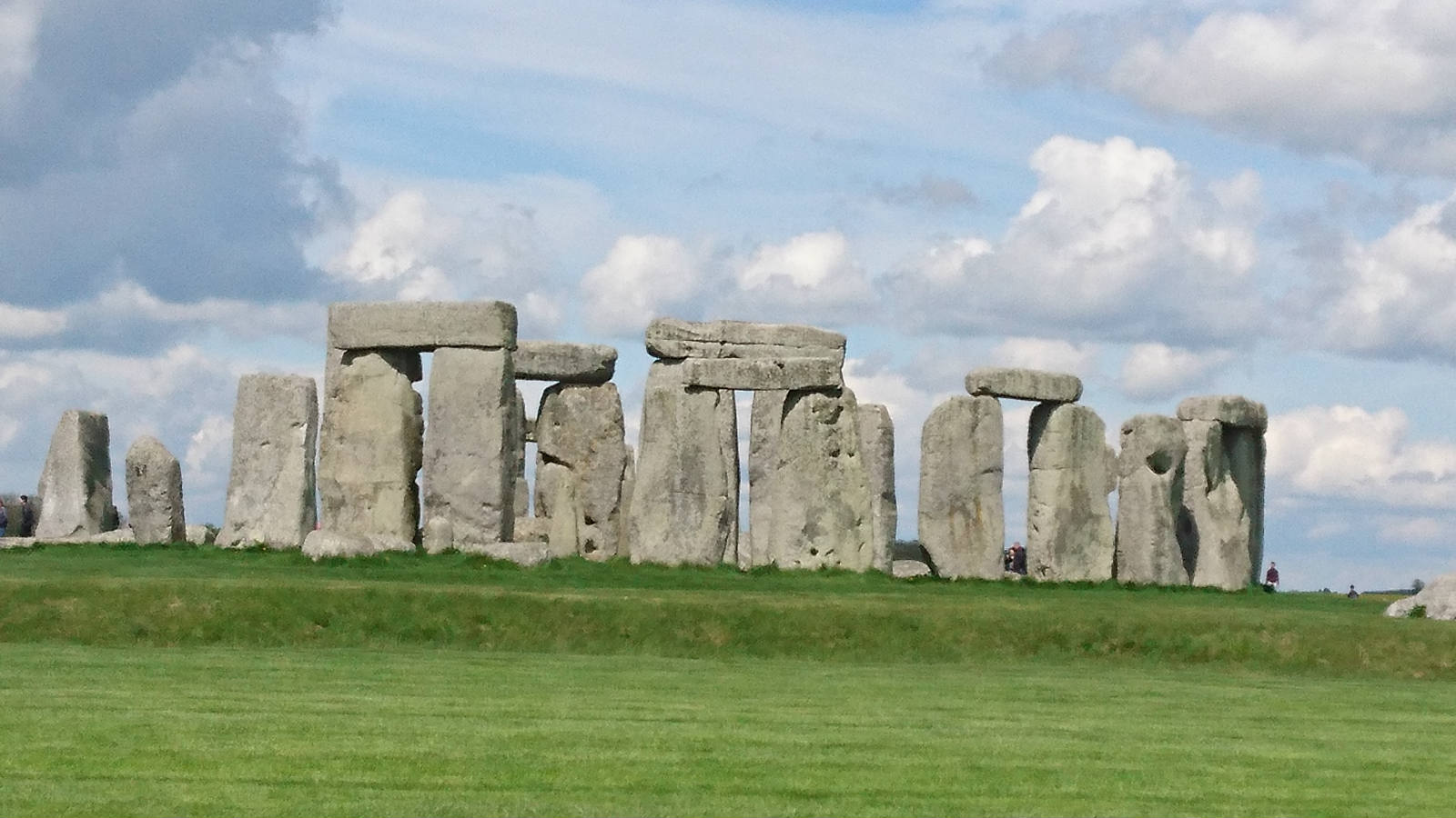 Solve Stonehenge jigsaw puzzle online with 405 pieces