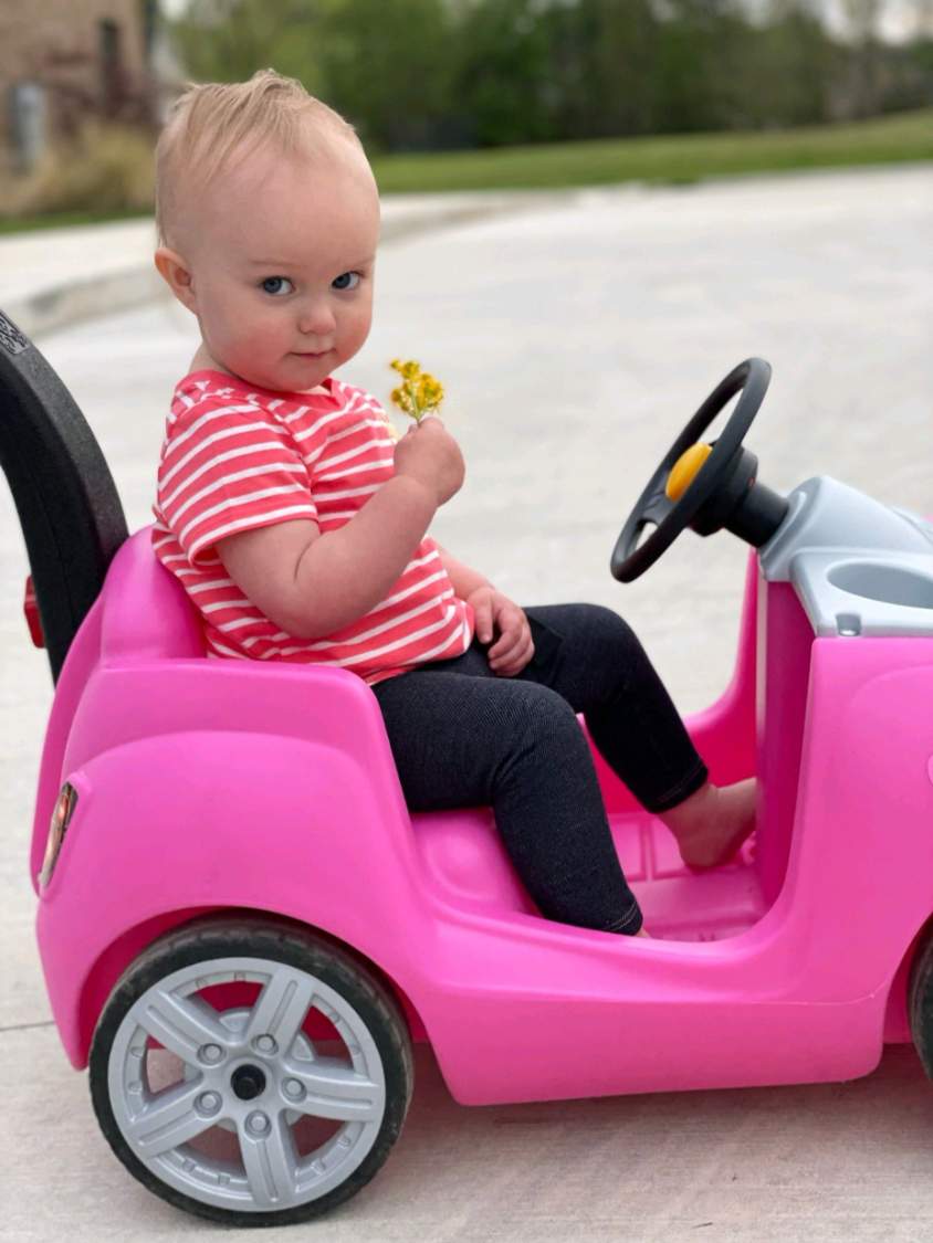 Jigsaw Puzzle | Mavis with Flowers | 63 pieces | Jigidi