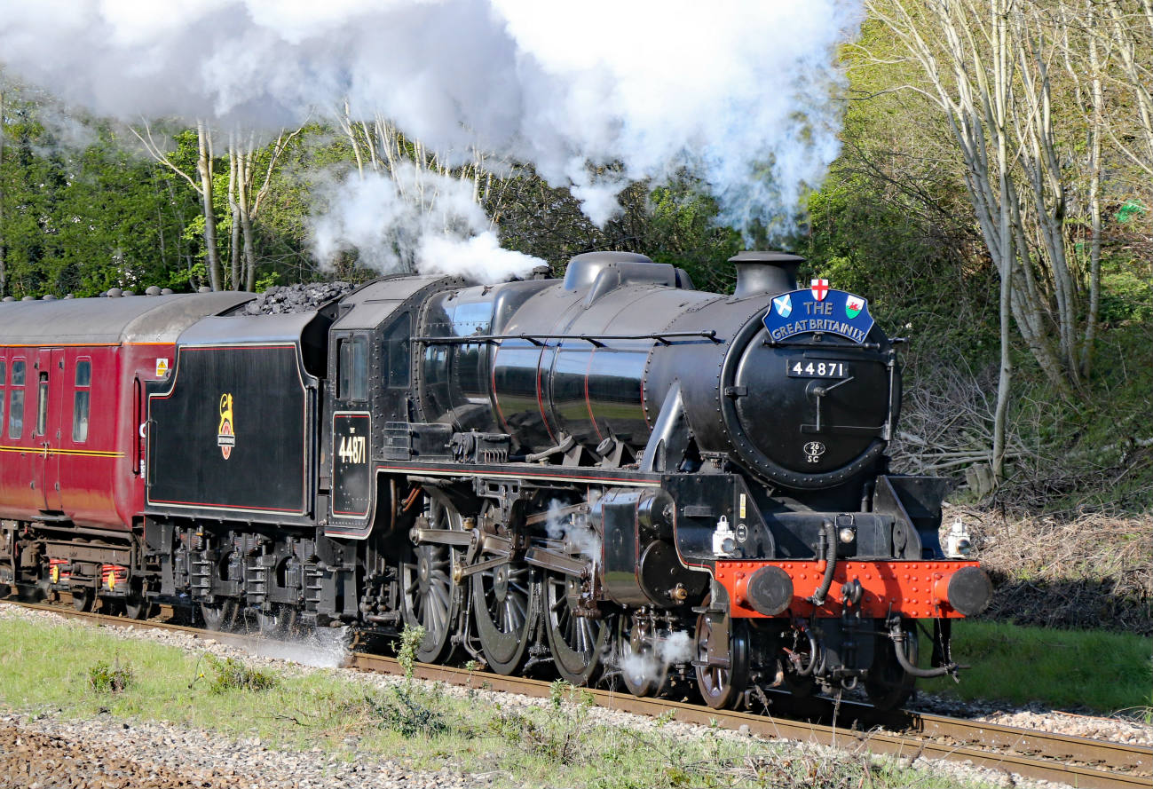 Solve 44871 LMS Stanier Class 5MT 'Black Five' 4-6-0 jigsaw puzzle ...