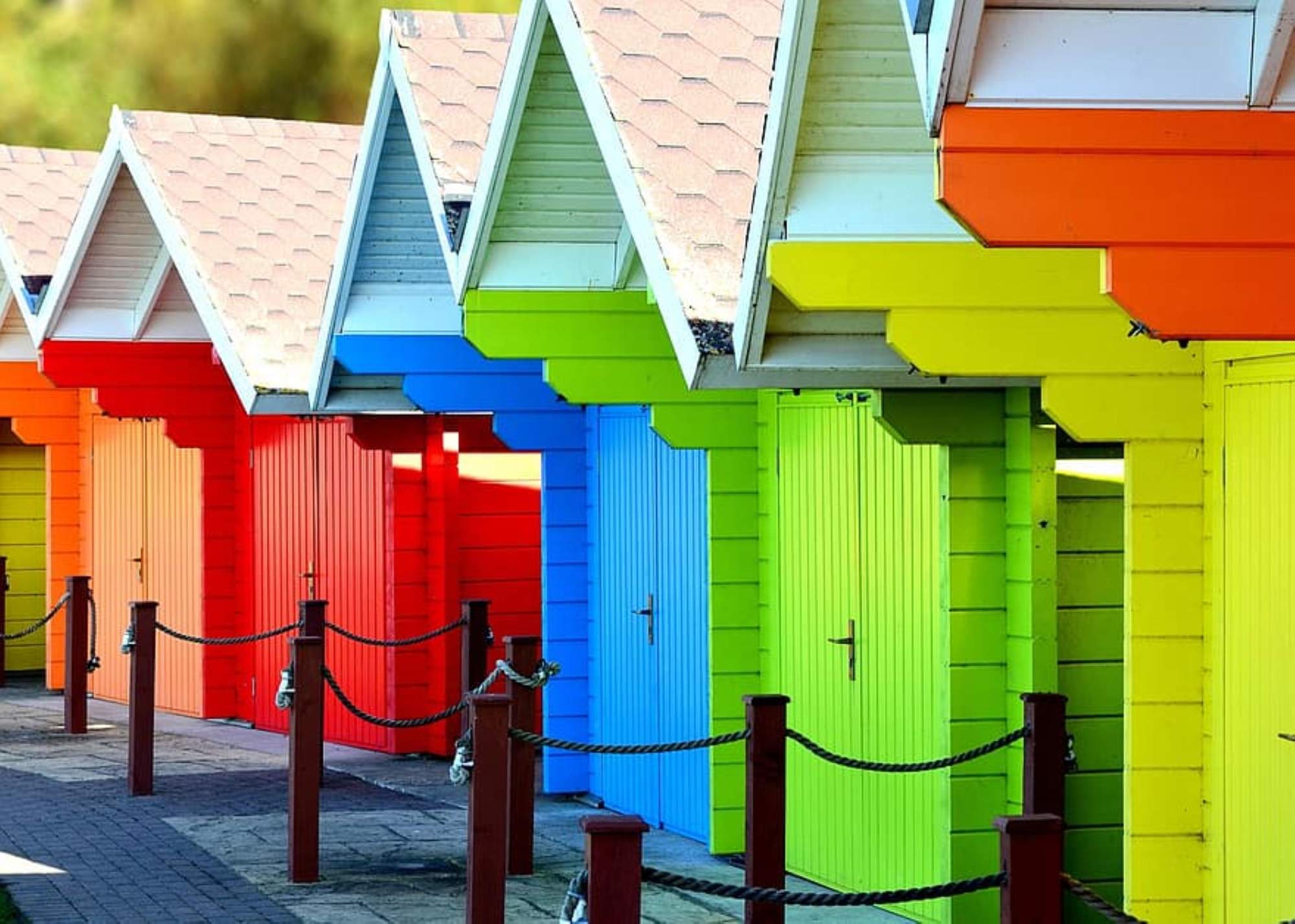 Solve Beach Huts jigsaw puzzle online with 204 pieces