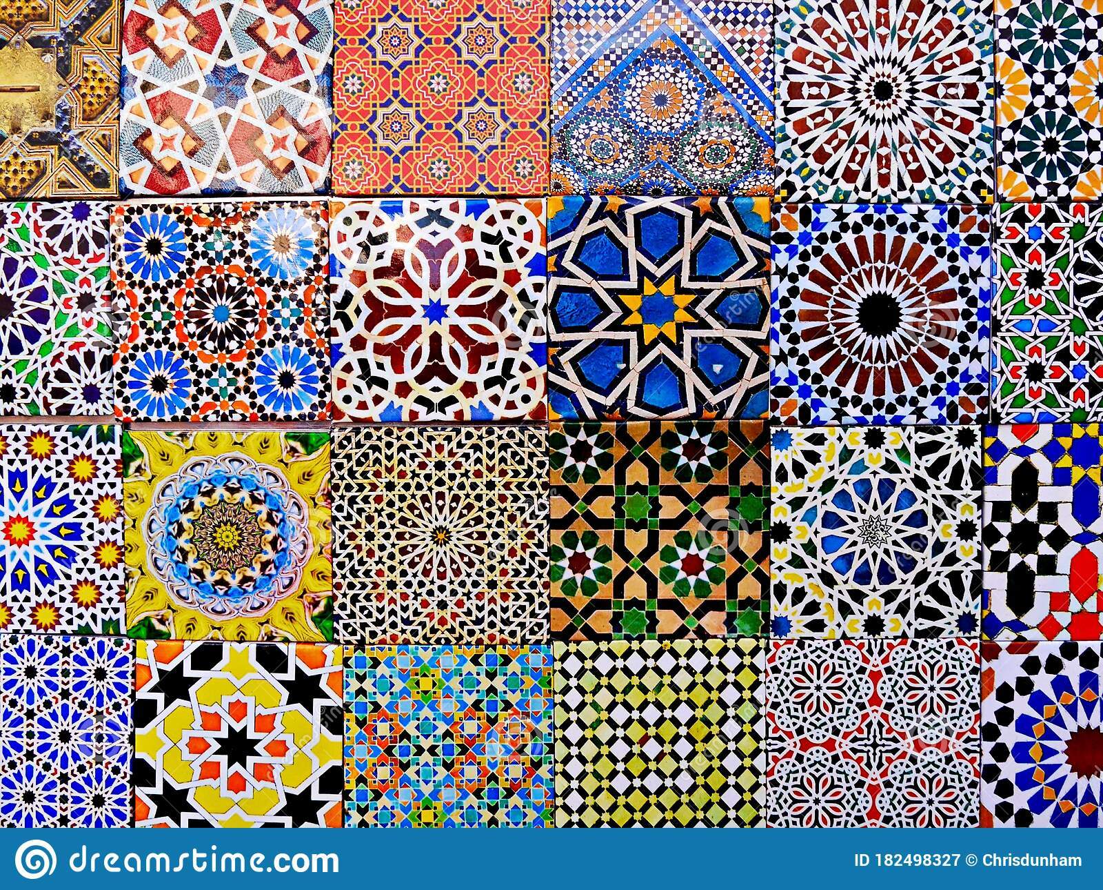 Solve moroccan collage jigsaw puzzle online with 546 pieces