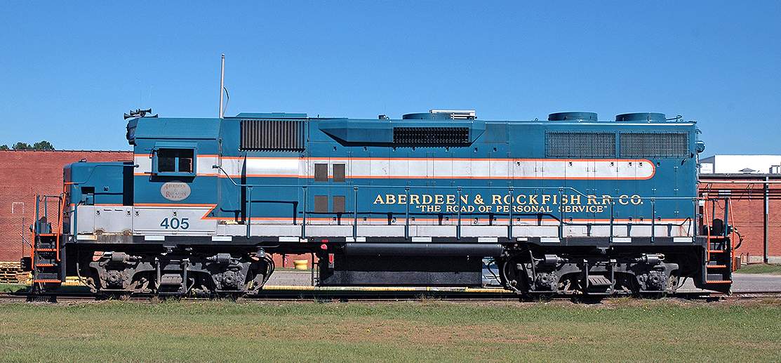 Solve EMD GP38 Aberdeen & Rockfish RR jigsaw puzzle online with 105 pieces