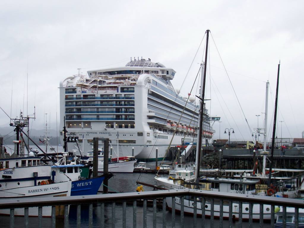 Solve Ketchikan Harbor jigsaw puzzle online with 30 pieces