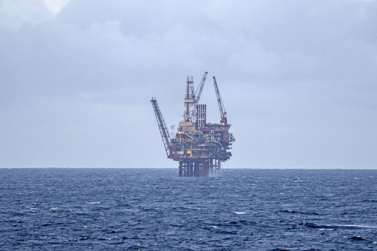 Solve mv Magellan 11-09-2017 passing Oil Rig Nelson 22-11 03 jigsaw ...