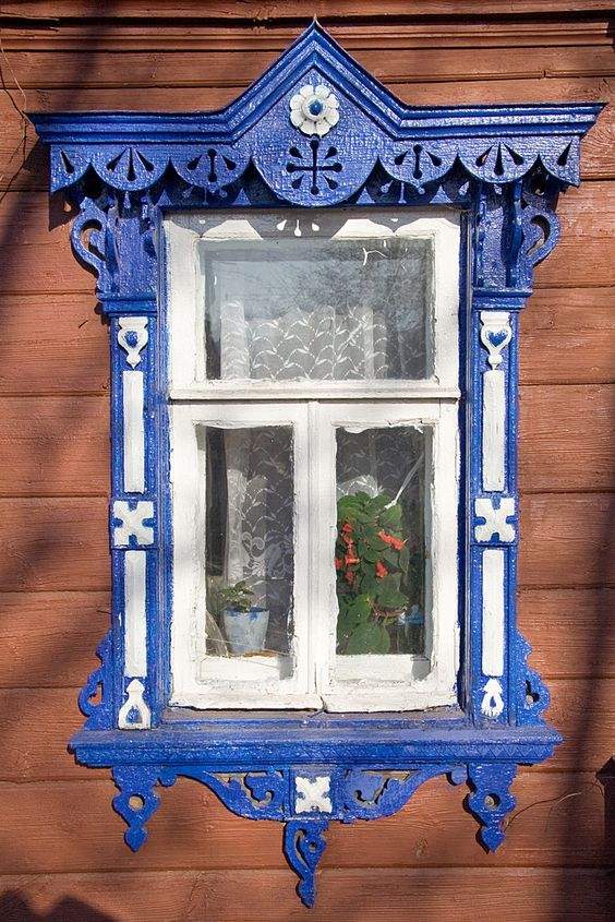 Solve BEAUTIFUL WINDOW jigsaw puzzle online with 70 pieces